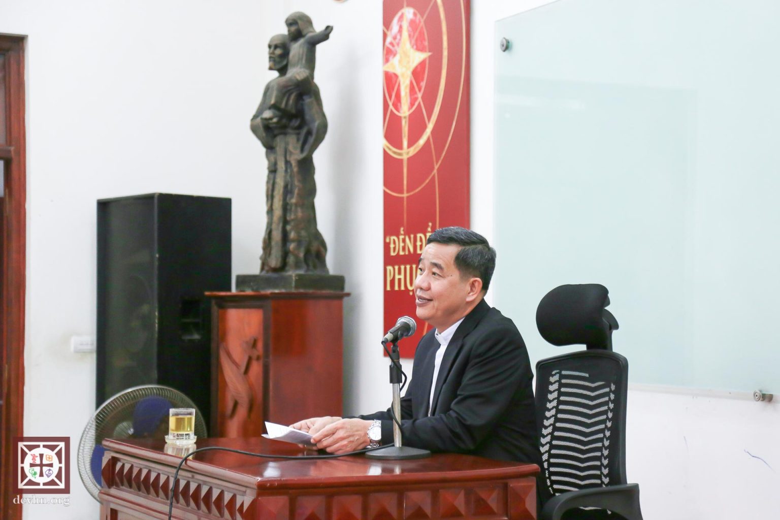 Đức cha Đa-minh Hoàng Minh Tiến huấn đức tại Đại Chủng viện thánh Giu ...